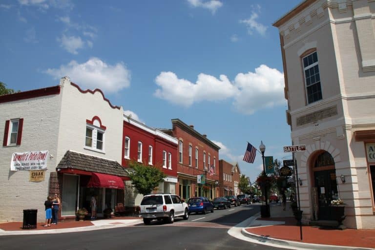 15 Best Small Towns to Visit in Virginia - The Crazy Tourist