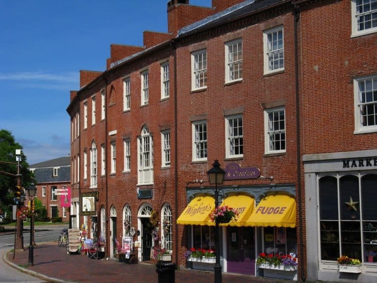 15 Best Small Towns to Visit in Massachusetts - The Crazy Tourist