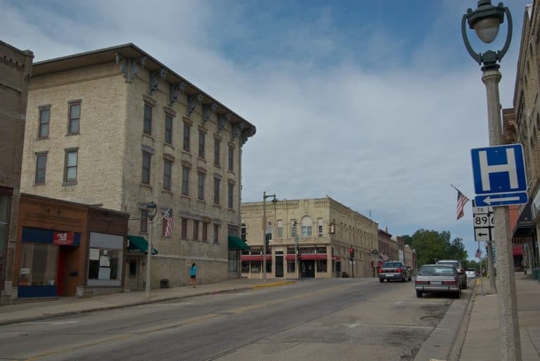 15 Best Small Towns to Visit in Wisconsin - The Crazy Tourist