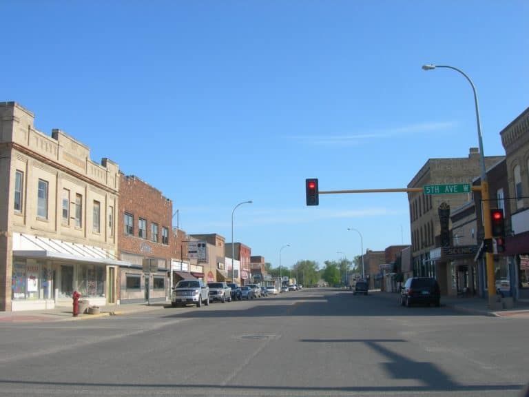 15 Best Small Towns to Visit in North Dakota - The Crazy Tourist