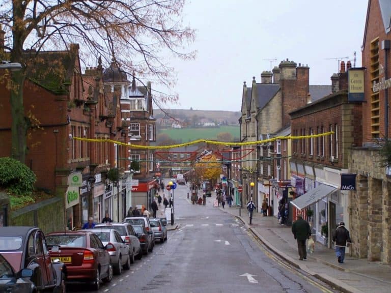 15 Best Places to Visit in Derbyshire (England) - The Crazy Tourist