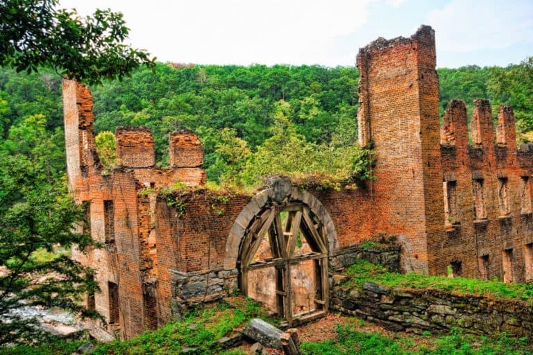 15 Amazing Hidden Gems in Georgia - The Crazy Tourist