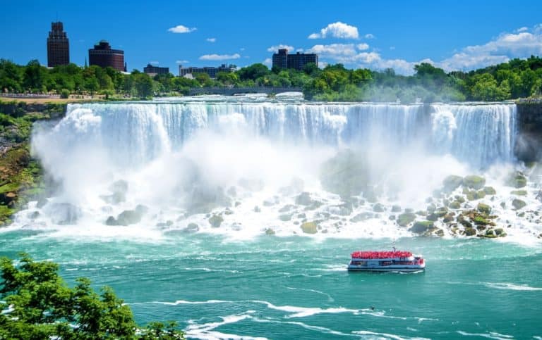 25 Best Things to Do in Canada - The Crazy Tourist