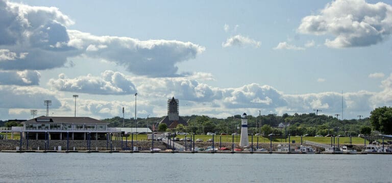 15 Best Things to Do in Clinton (Iowa) - The Crazy Tourist