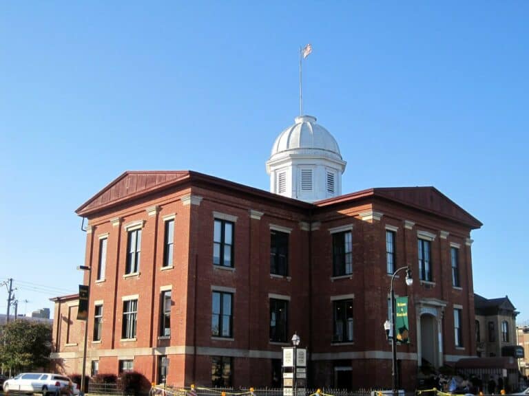 15 Best Things to Do in Woodstock (IL) - The Crazy Tourist