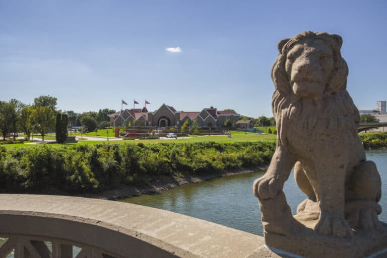 15 Best Things to Do in Cedar Rapids (Iowa) - The Crazy Tourist